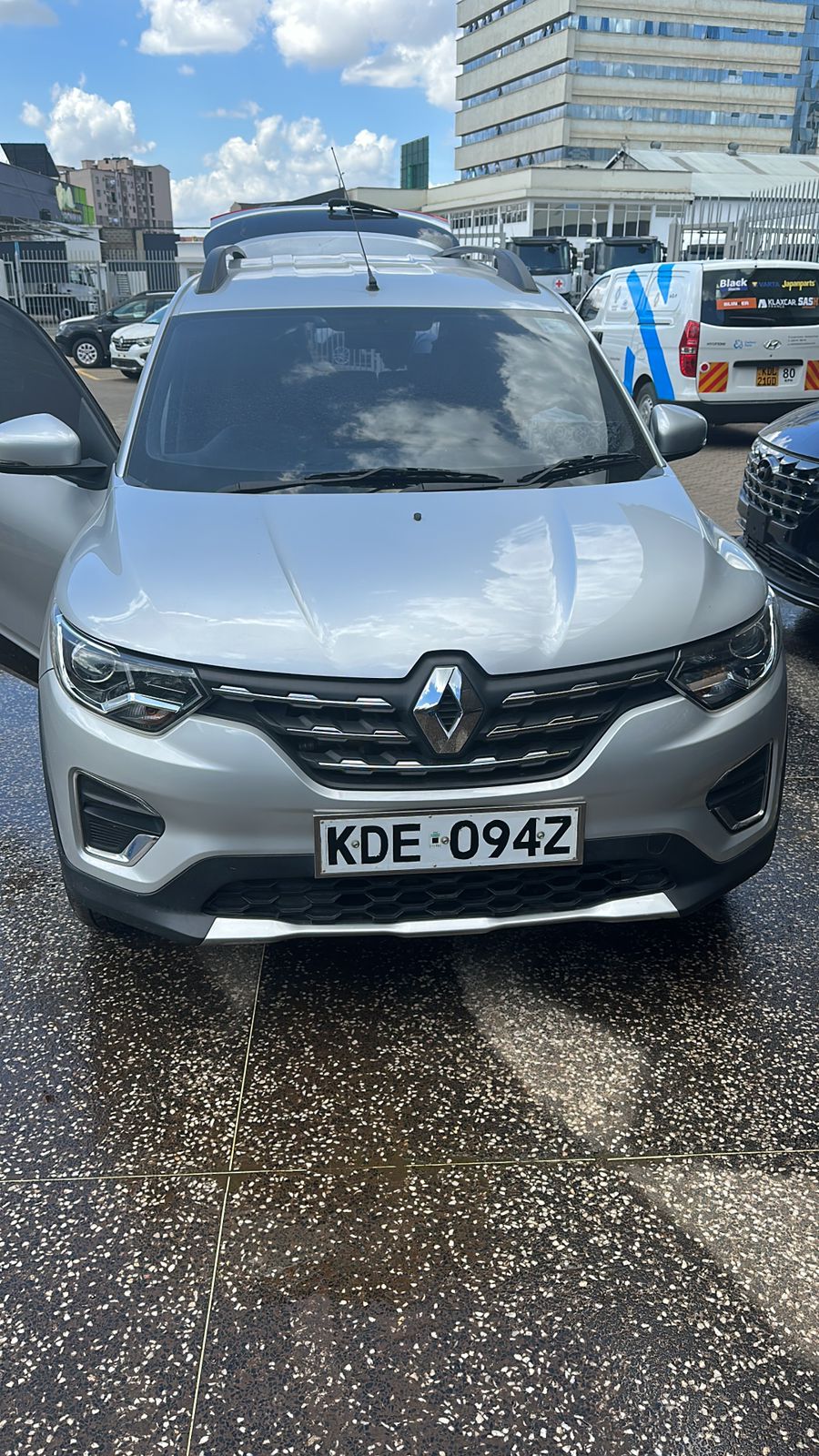 Renault, Triber — Cheki Motors